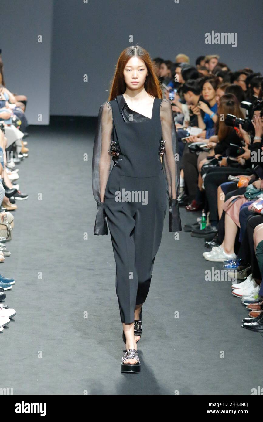Model cat walk on the runway during an Seoul Fashion Week KAAL E.SUKTAE ...