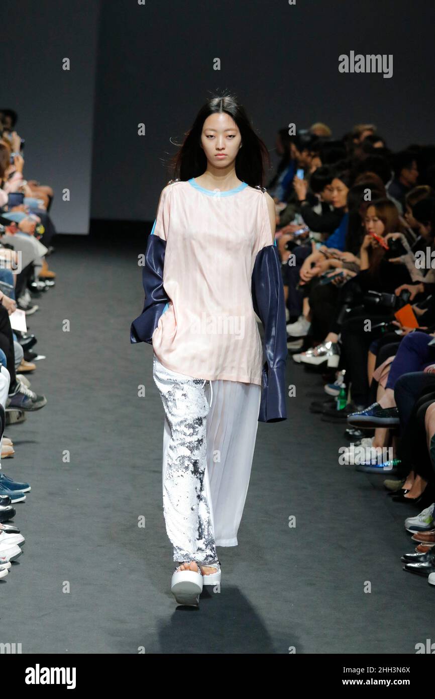 Model cat walk on the runway during an Seoul Fashion Week KAAL E.SUKTAE ...