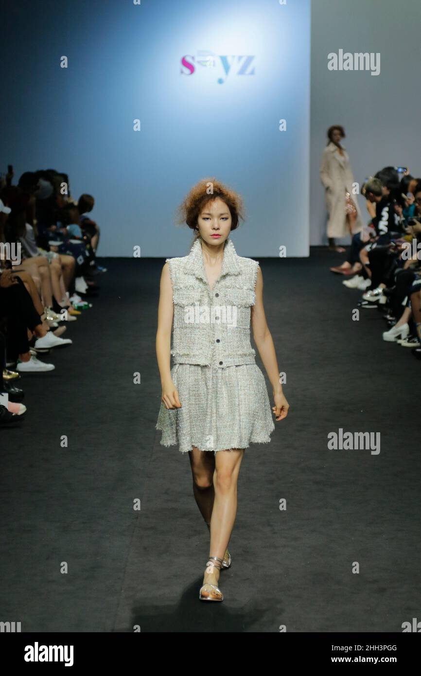 Model cat walk on the runway during an Seoul Fashion Week S/S Song Yu ...