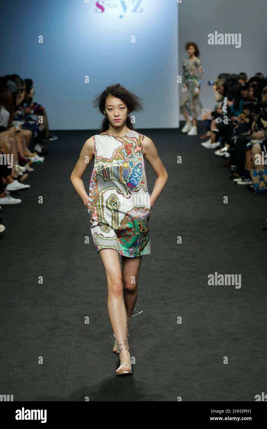 Model cat walk on the runway during an Seoul Fashion Week S/S Song Yu ...