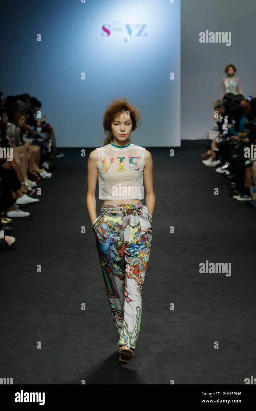 Model cat walk on the runway during an Seoul Fashion Week S/S Song Yu ...
