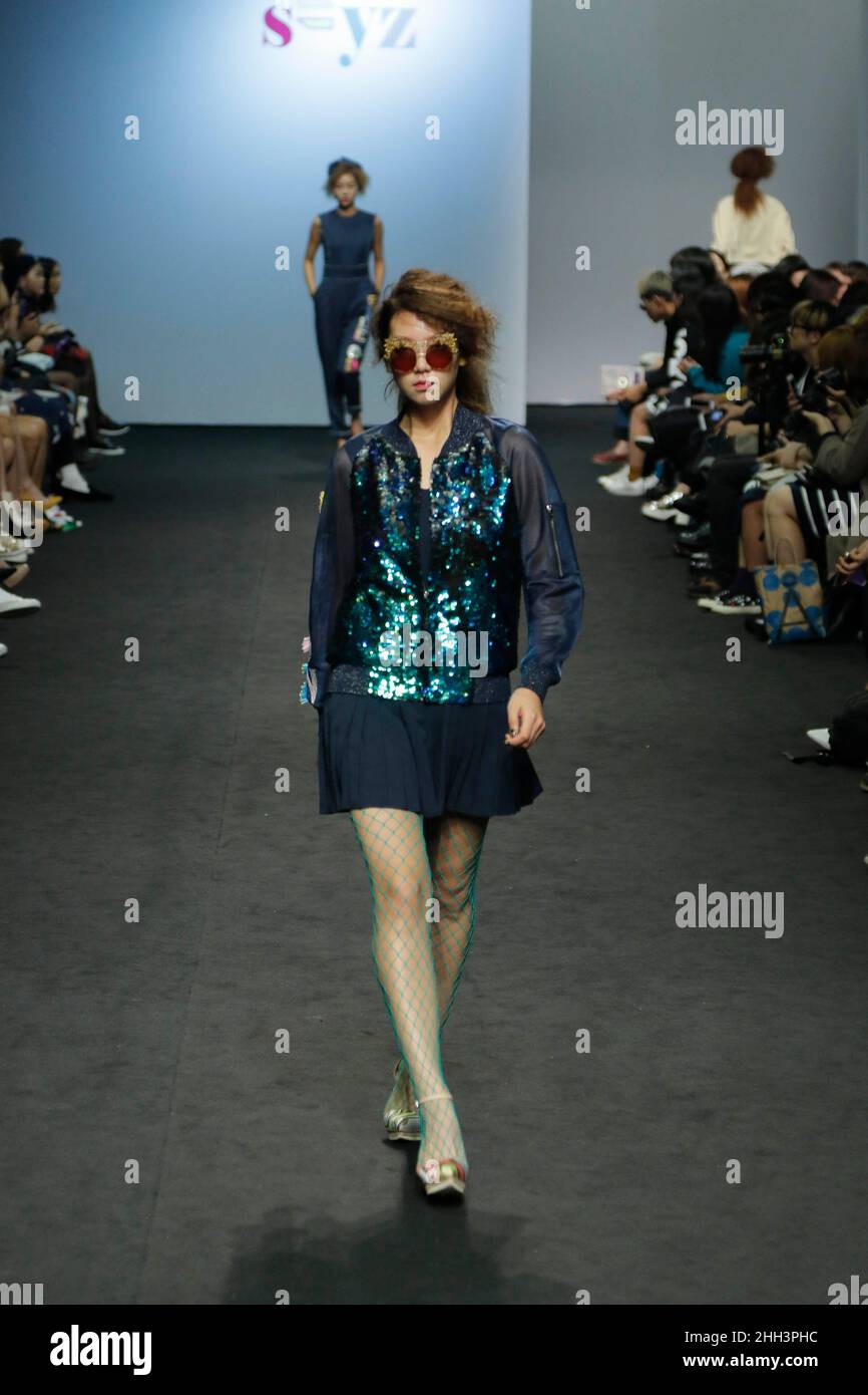 Model cat walk on the runway during an Seoul Fashion Week S/S Song Yu ...