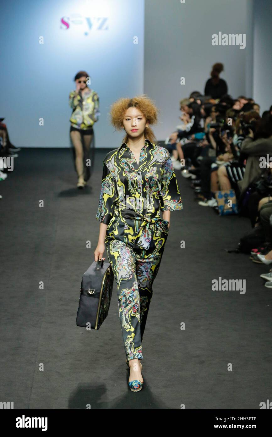 Model cat walk on the runway during an Seoul Fashion Week S/S Song Yu ...