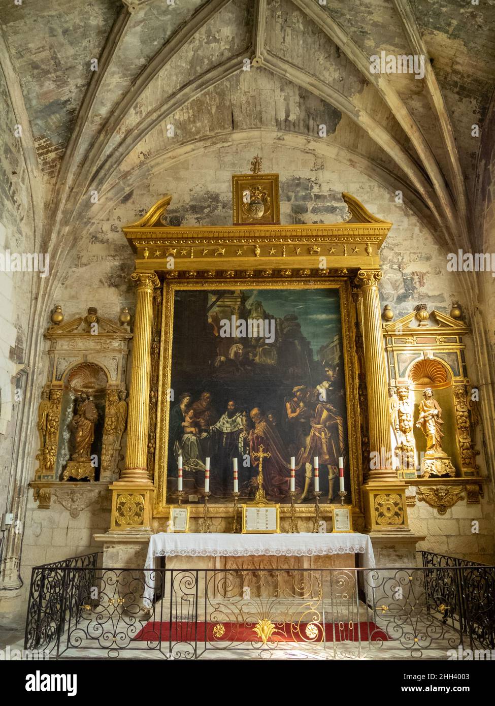 Side altar, Church of St. Trophime, Arles Stock Photo - Alamy