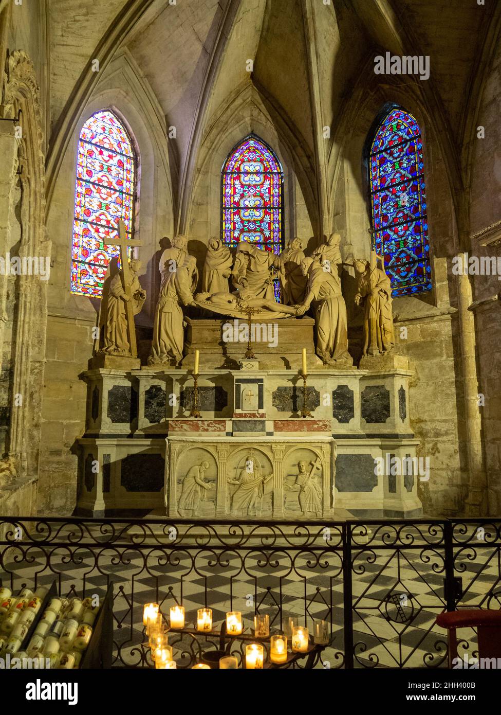 Altar, Church of St. Trophime, Arles Stock Photo - Alamy
