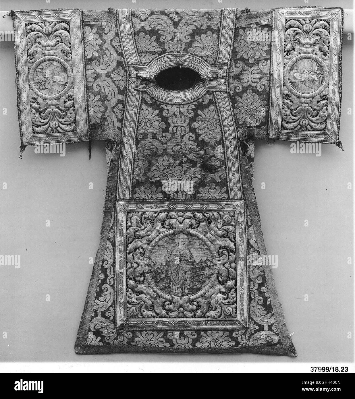 Dalmatic 16th century Spanish. Dalmatic 219969 Stock Photo - Alamy