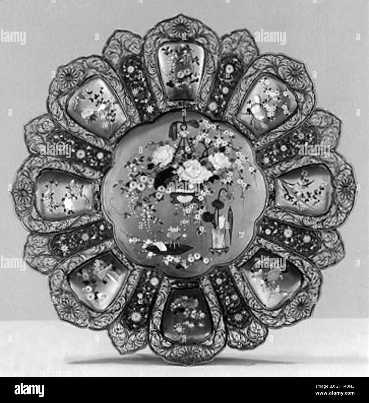 Japanese porcelain japan plate antique hi-res stock photography and ...