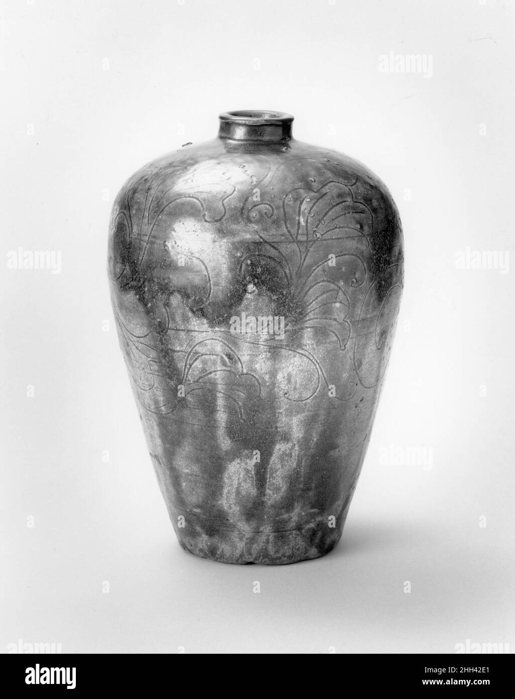 Jar in Meiping Shape with Incised Floral Design 14th century Japan The ...