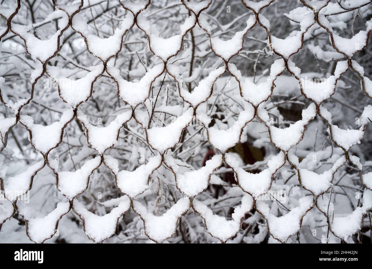 Fence net accumulated with snow, textural effect, background Stock ...