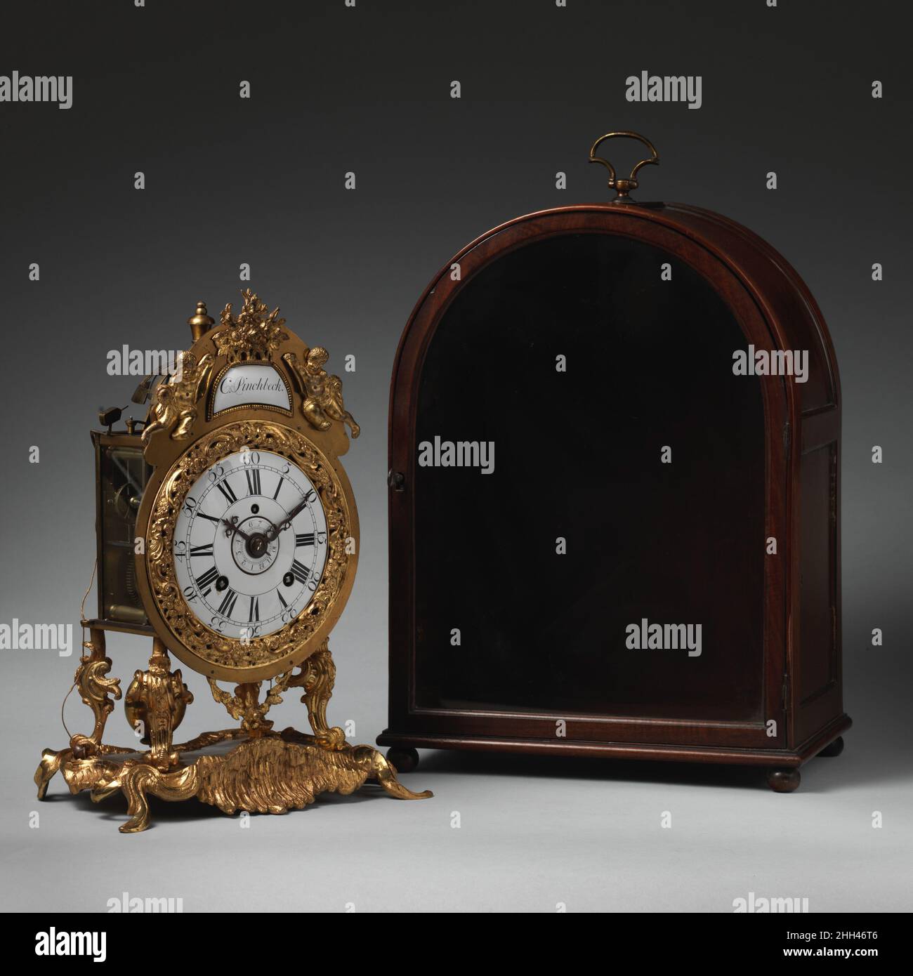 British bracket clock hi-res stock photography and images - Alamy