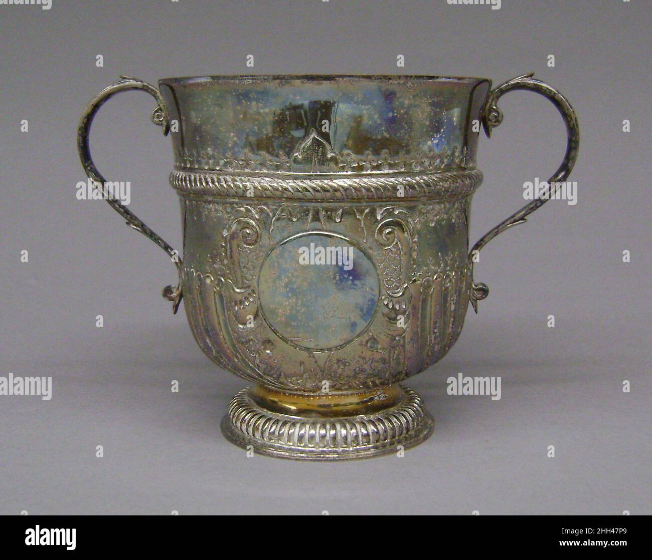 Victoria and albert museum london cup hi-res stock photography and ...