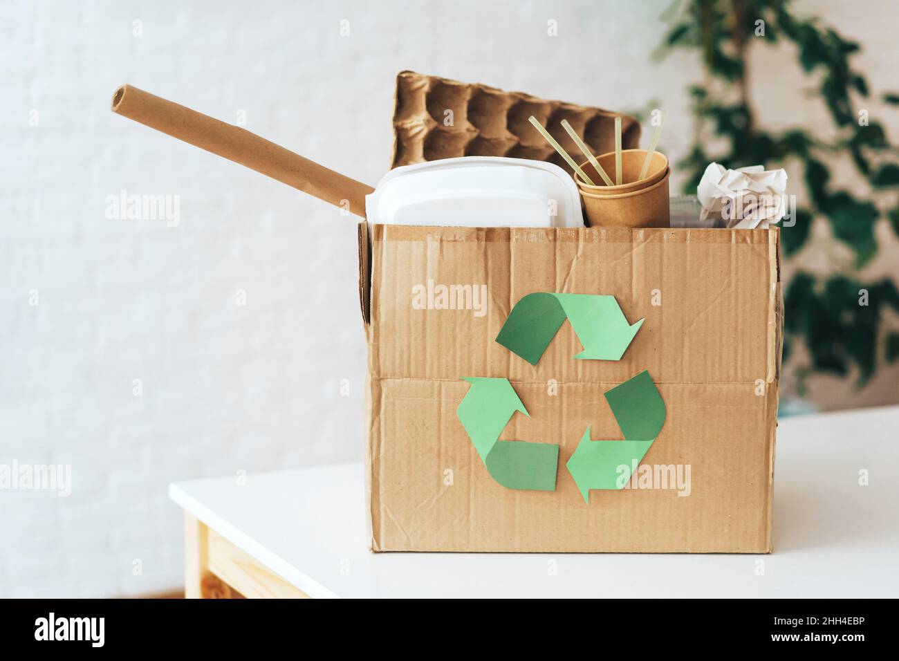 Cardboard box filled with garbage for recycling Stock Photo - Alamy