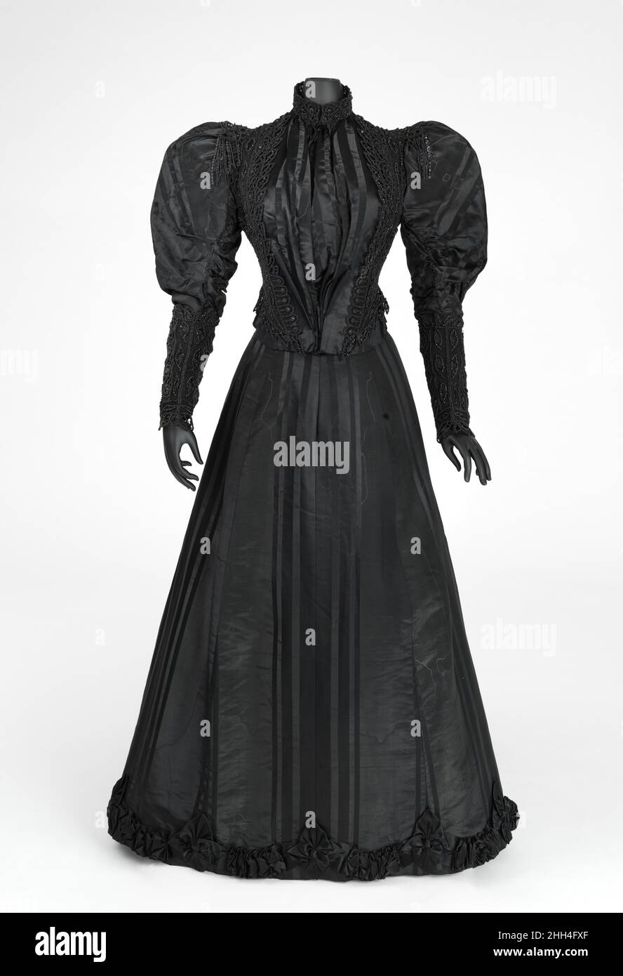 French seam sewing hi-res stock photography and images - Alamy