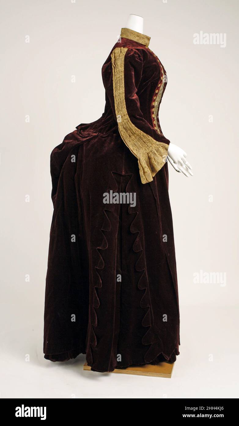 Dress 1887–89 American The bustle was at its greatest extension by 1885 ...