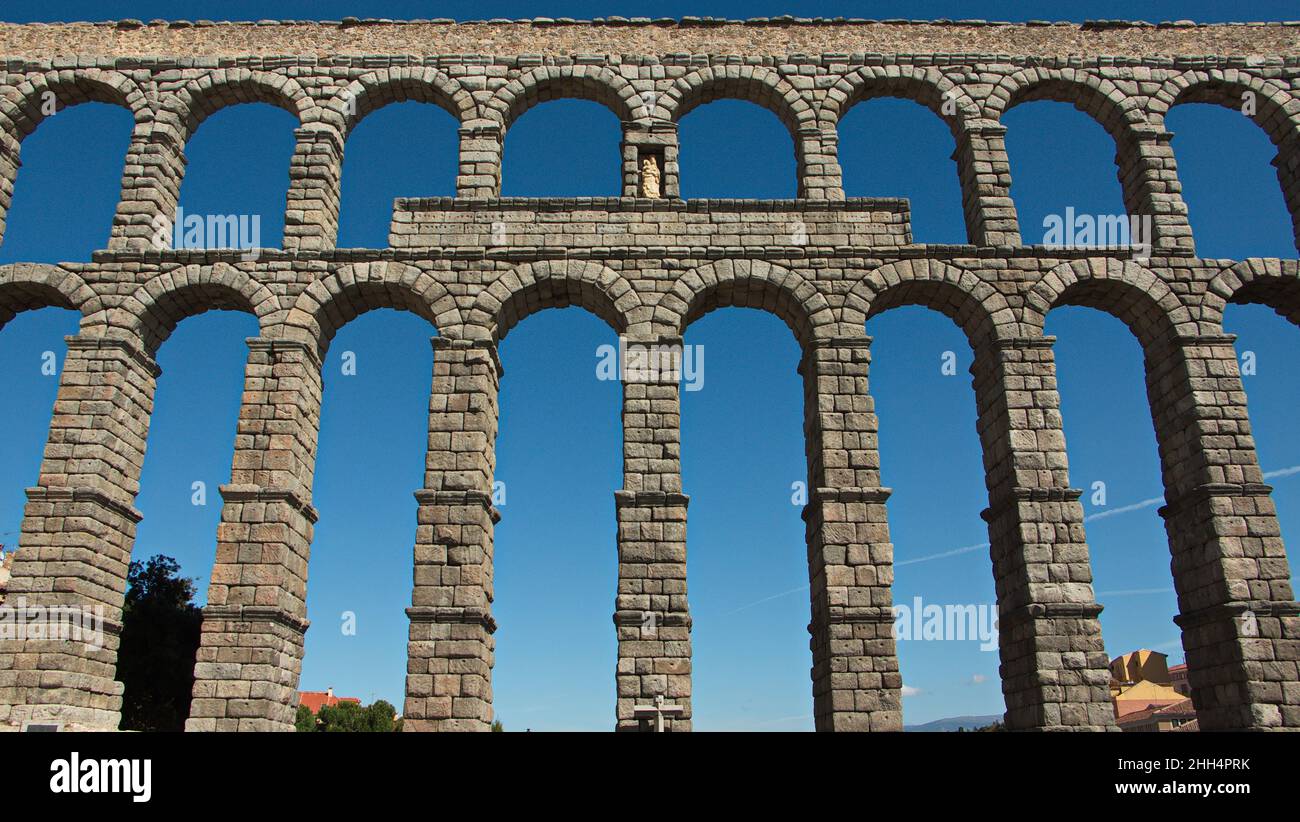 Water aqueduct infrastructure roman hi-res stock photography and images ...