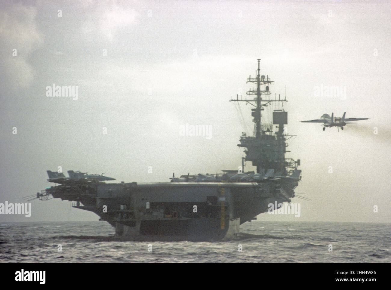 Uss america cv 66 hi-res stock photography and images - Alamy
