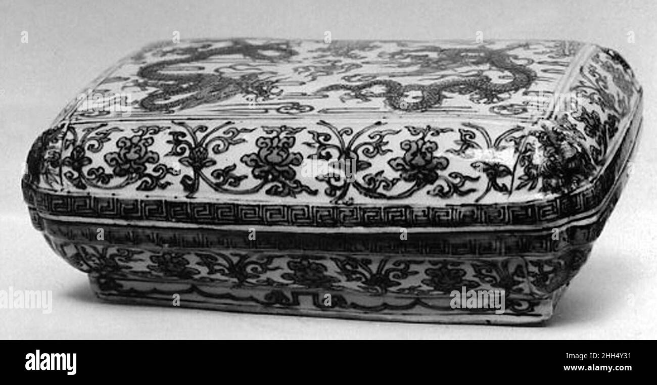 Rectangular box with double dragons China. Rectangular box with double ...