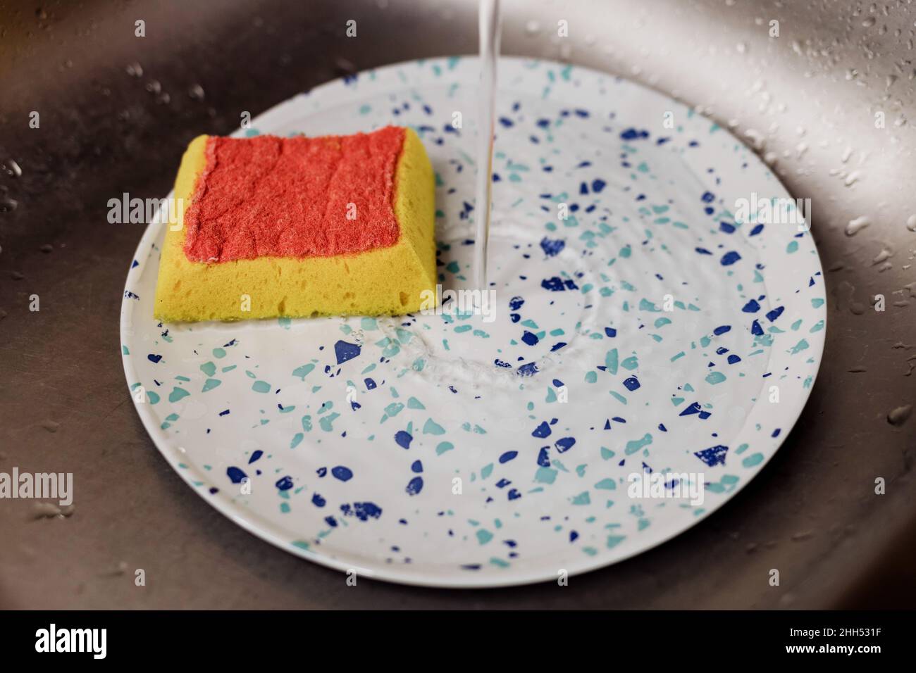 Cleaning sponge plate on hi-res stock photography and images - Alamy