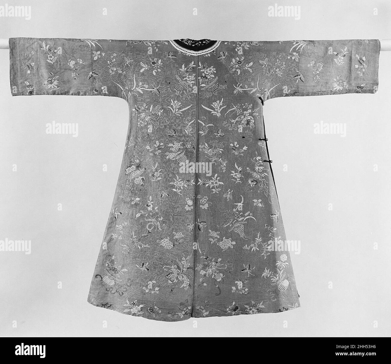 Chinese woman sewing Black and White Stock Photos & Images - Alamy