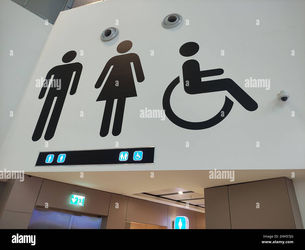 Airport washroom hi-res stock photography and images - Alamy