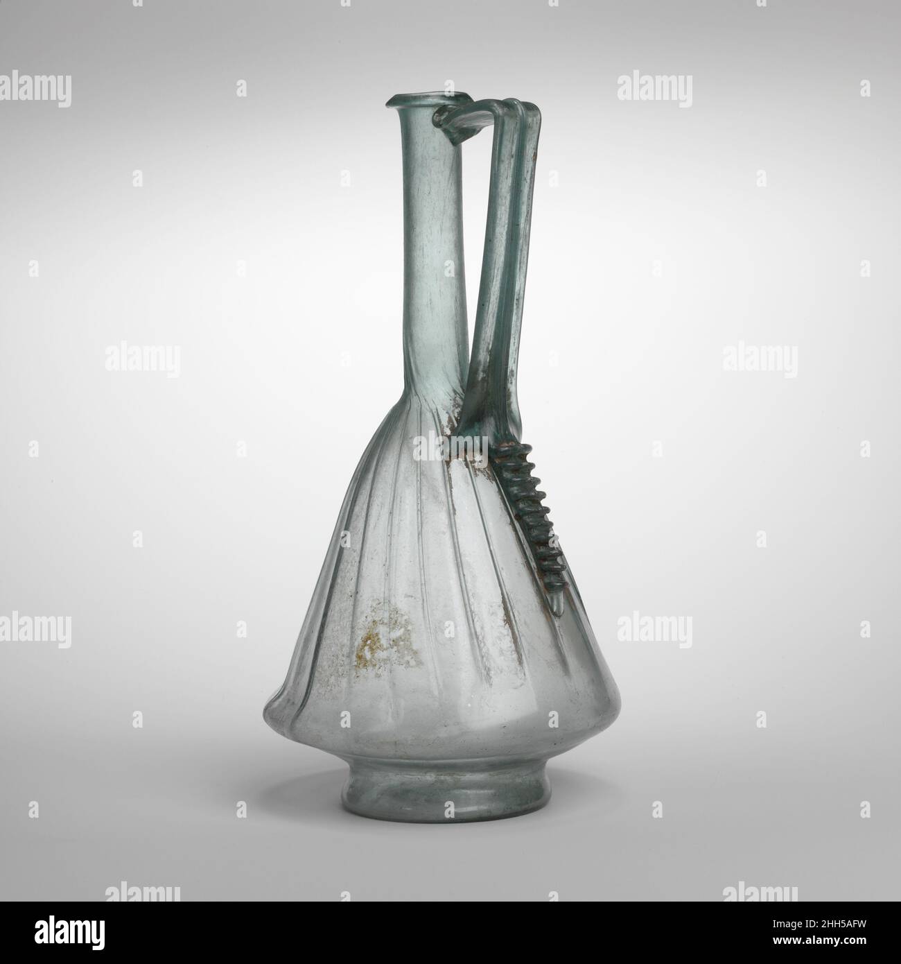 Downward notched hi-res stock photography and images - Alamy