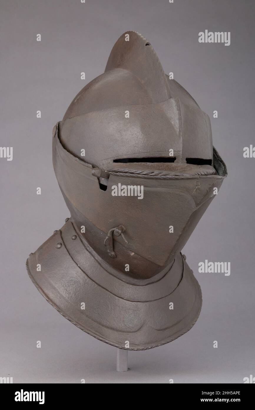 Helmet with faceguard hi-res stock photography and images - Alamy