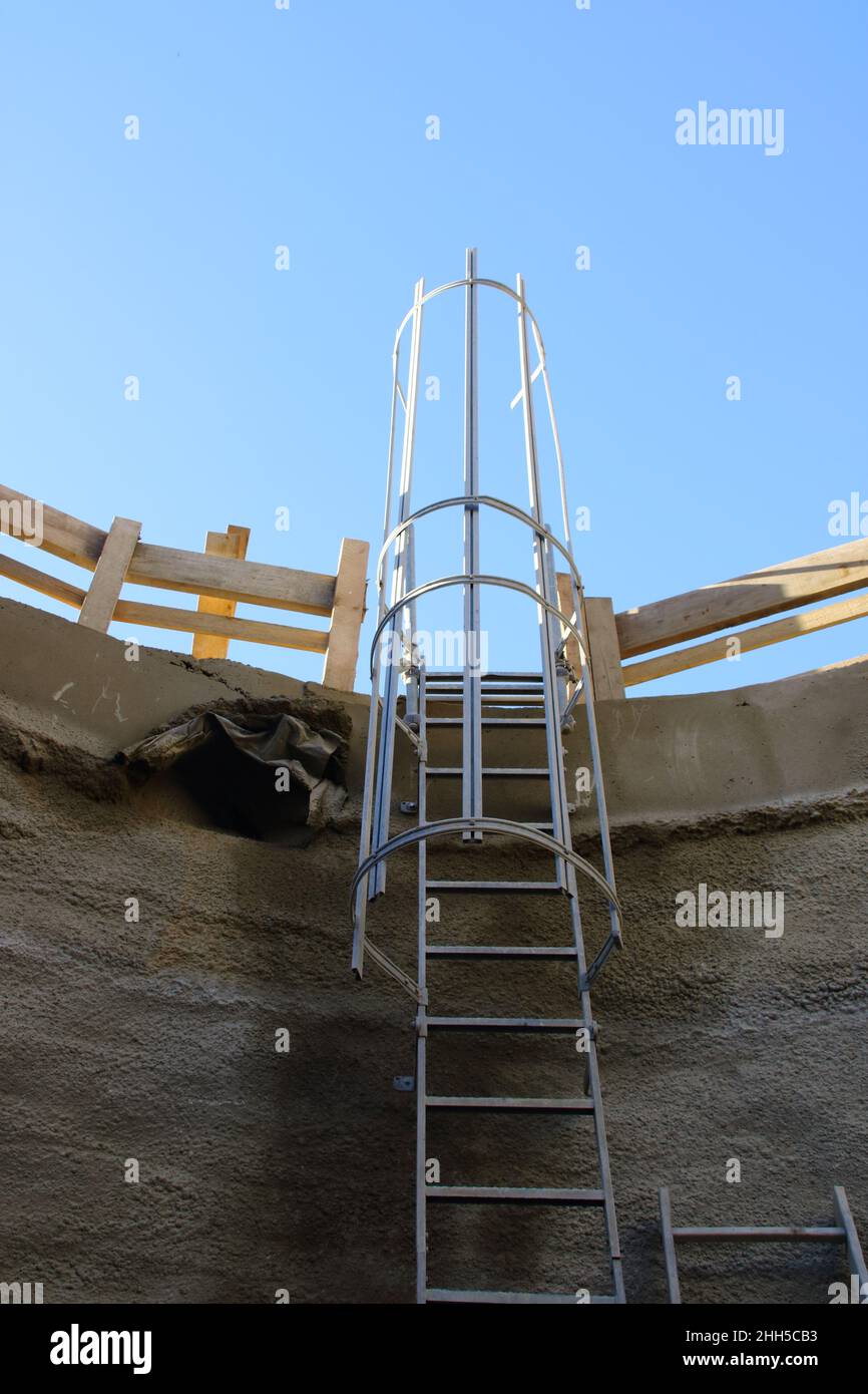 Safety bracket on a ladder in an excavation Stock Photo - Alamy