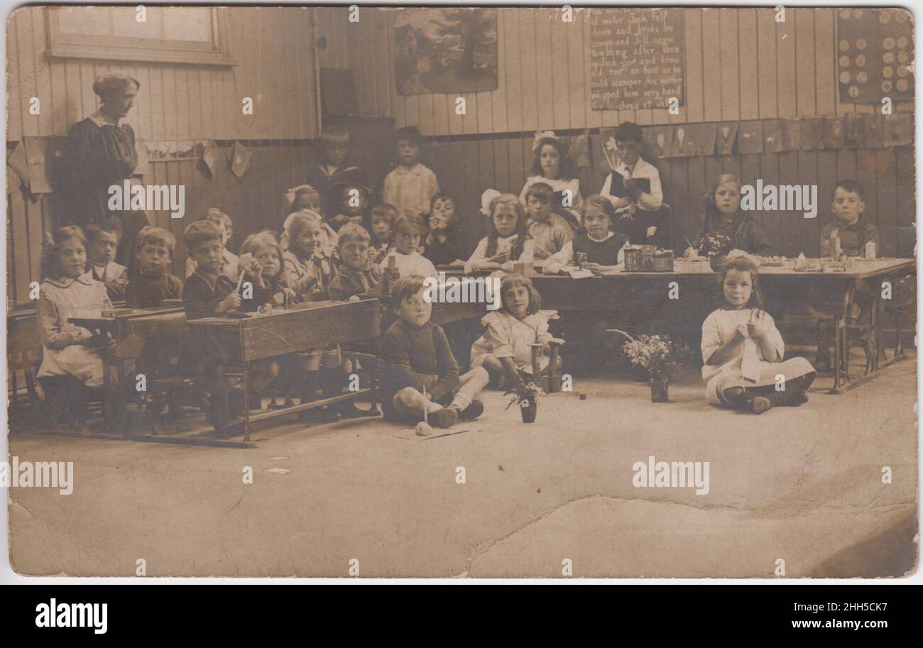 Edwardian school classroom hi-res stock photography and images - Alamy