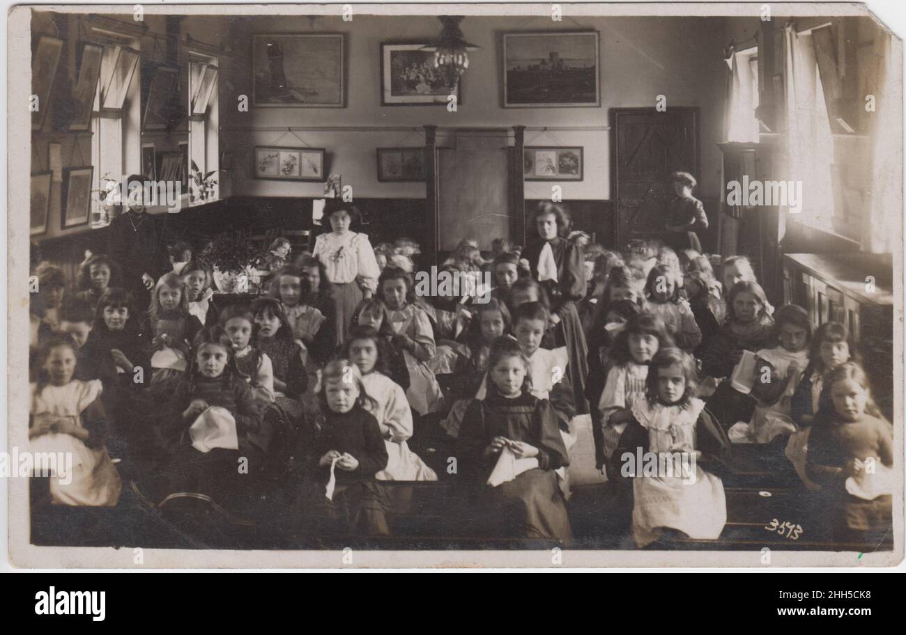 Edwardian school classroom hi-res stock photography and images - Alamy