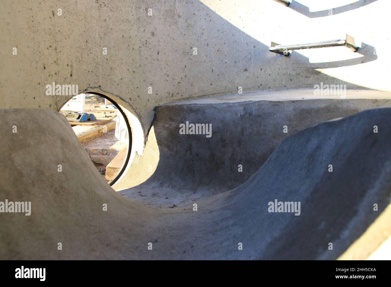 Manhole shaft hi-res stock photography and images - Alamy