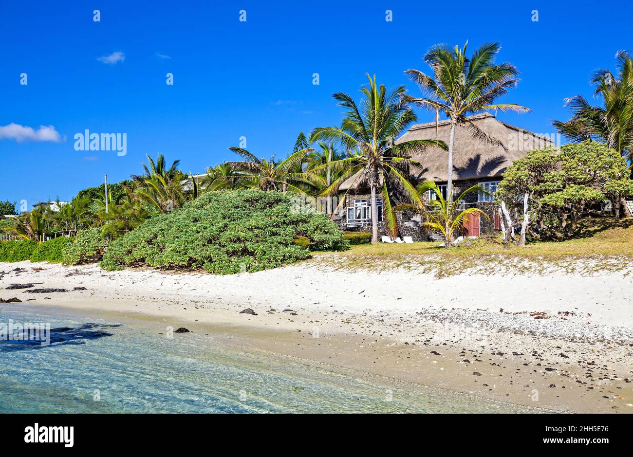 Gest House On Mauritian Beach. The Indian Ocean Stock Photo - Alamy