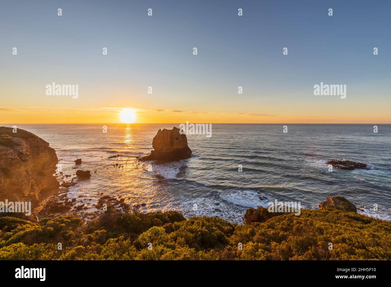 Eagle Rock seen from Split Point Lookout at sunrise Stock Photo - Alamy