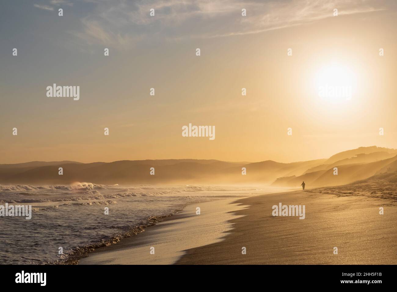 Coastal setting hi-res stock photography and images - Alamy