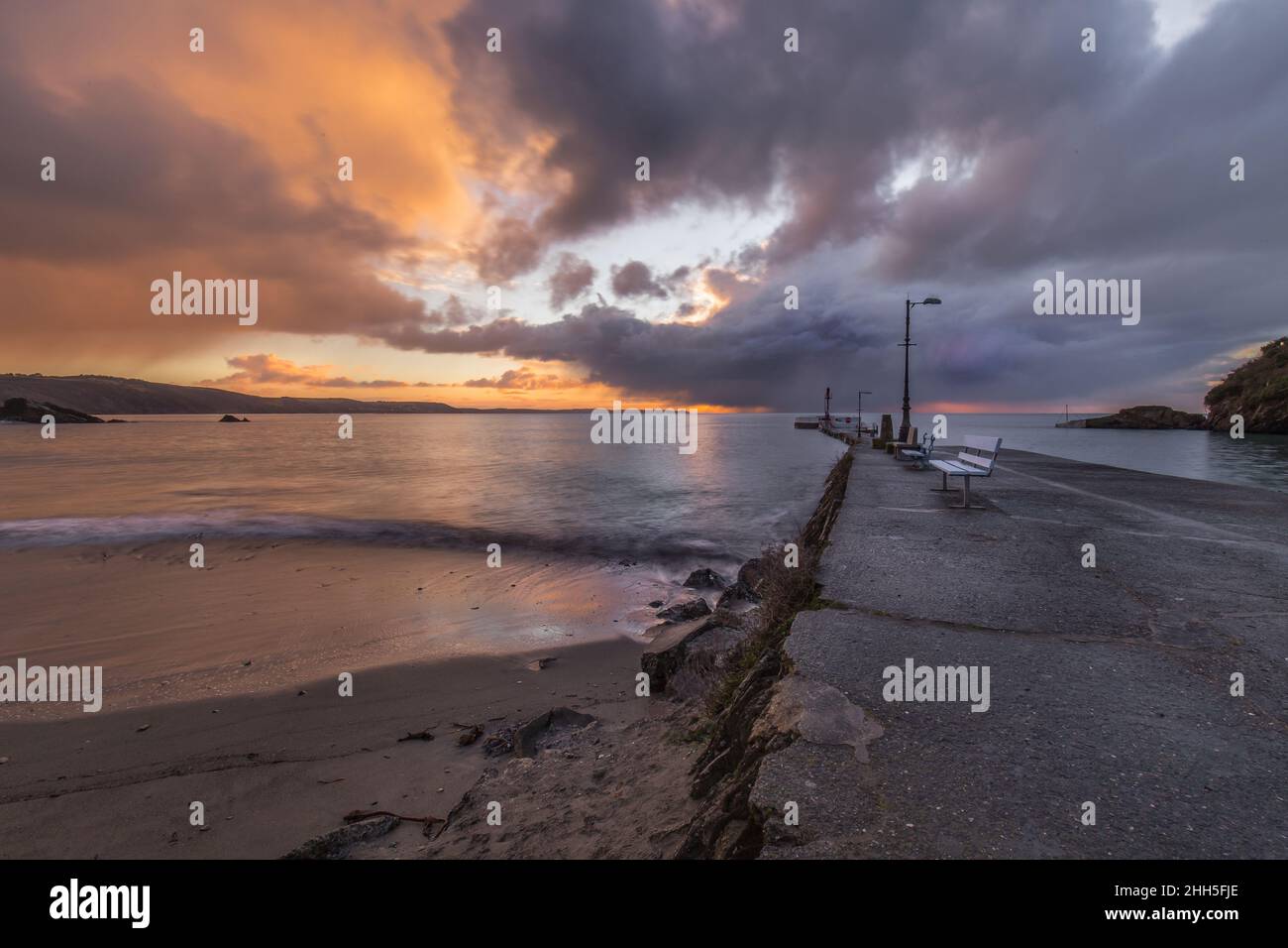 Looe Beach and Banjo pier at Sunrise Cornish coast Cornwall Stock Photo ...