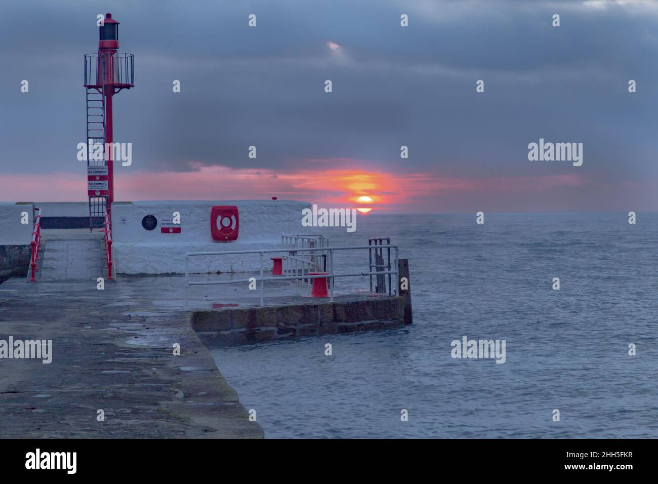 Looe Beach and Banjo pier at Sunrise Cornish coast Cornwall Stock Photo ...