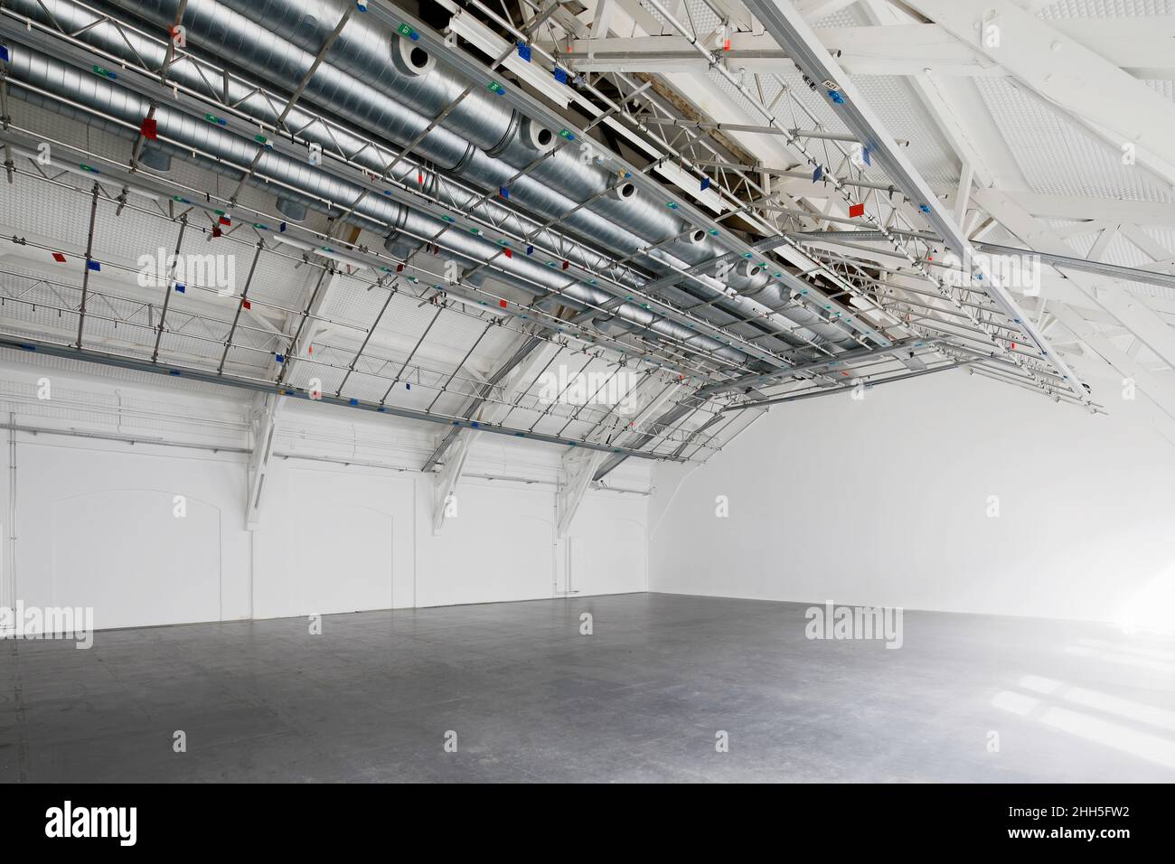 Floor ceiling and factory hi-res stock photography and images - Alamy