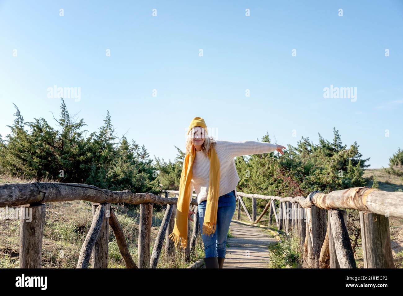 Carefree dancing hi-res stock photography and images - Alamy