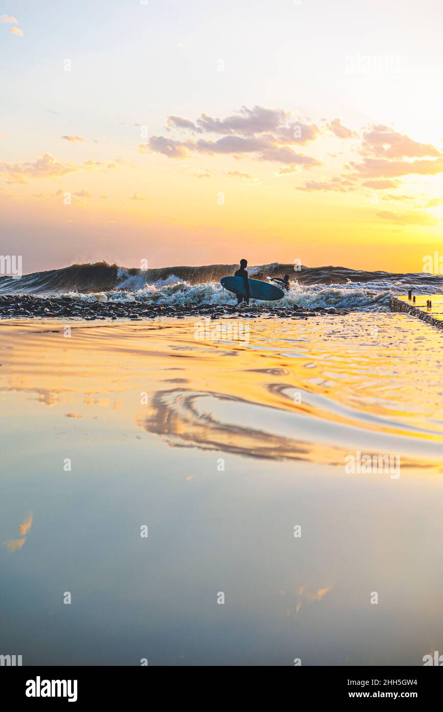 The best friend surfing hi-res stock photography and images - Alamy