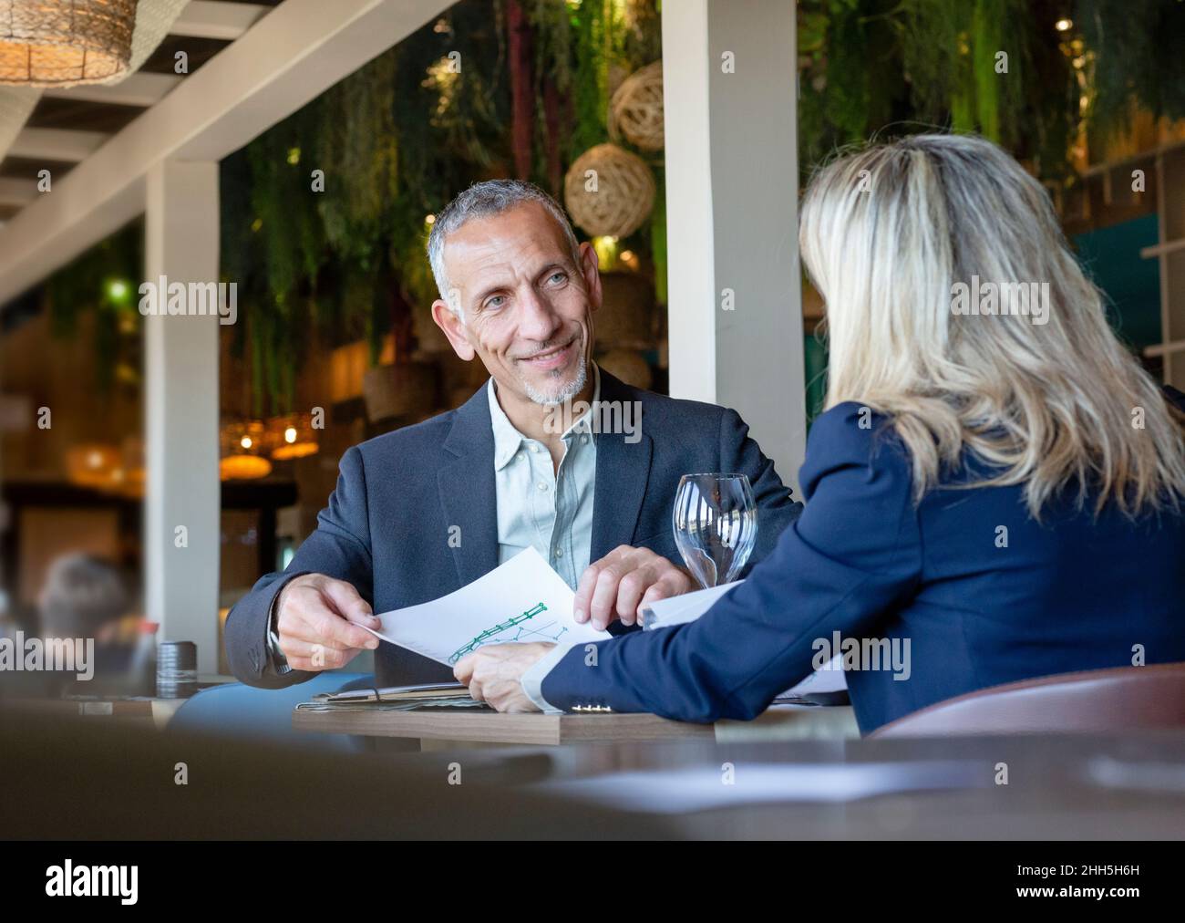 Businessman meeting client hi-res stock photography and images - Alamy
