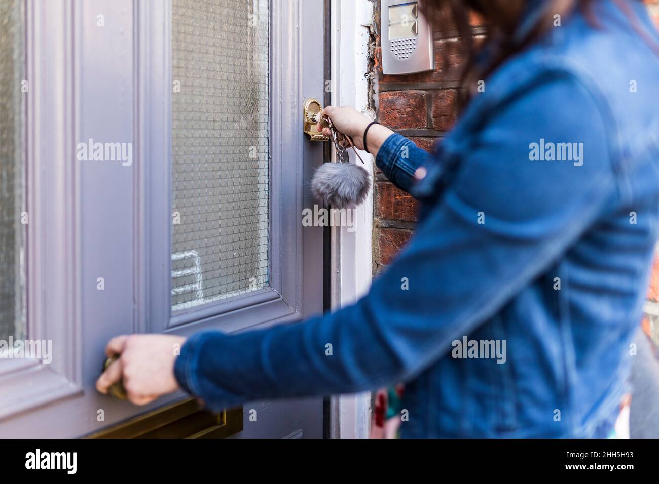 Woman key door hi-res stock photography and images - Alamy