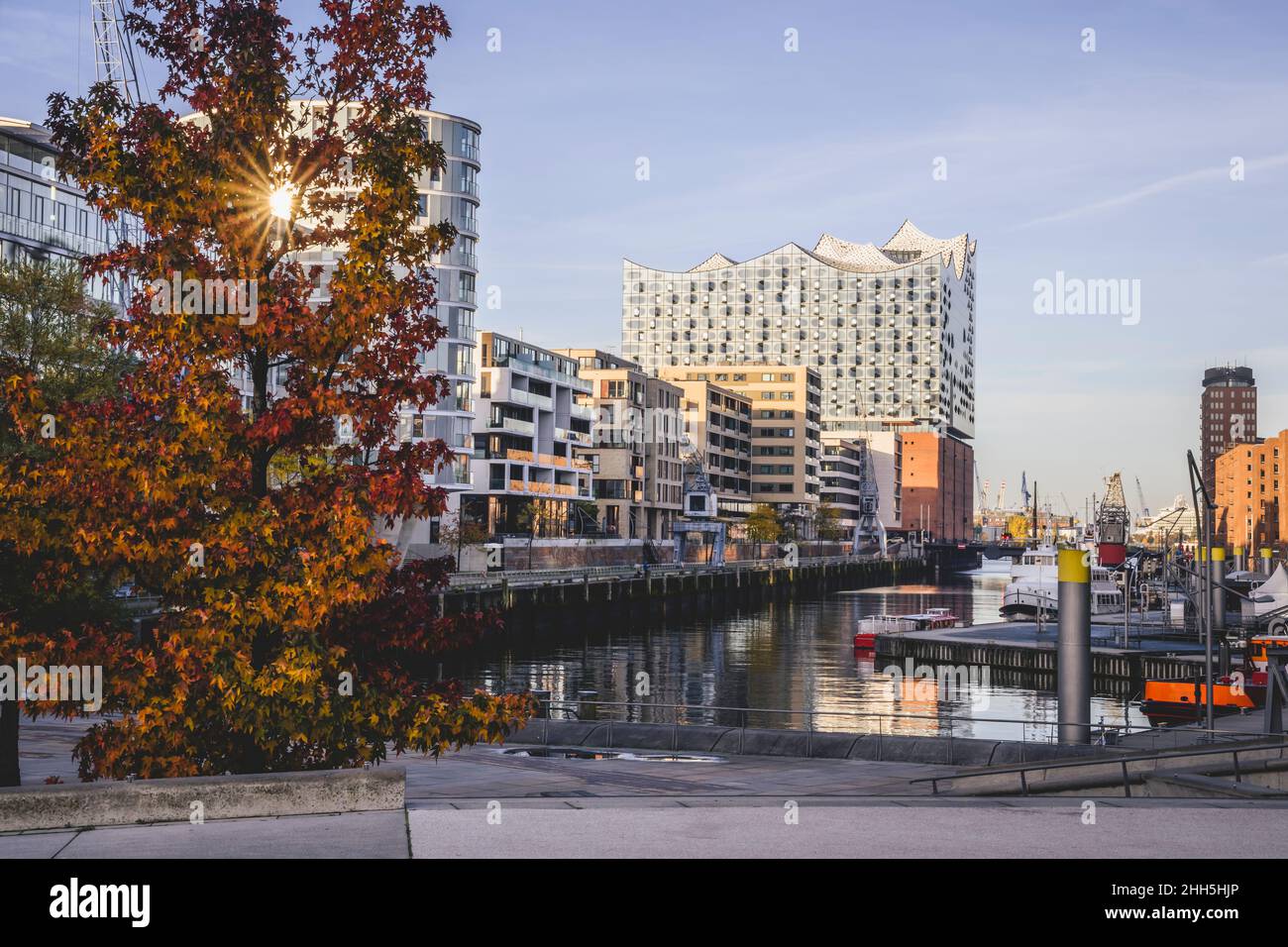 Elbphilharmonie harbor hi-res stock photography and images - Alamy