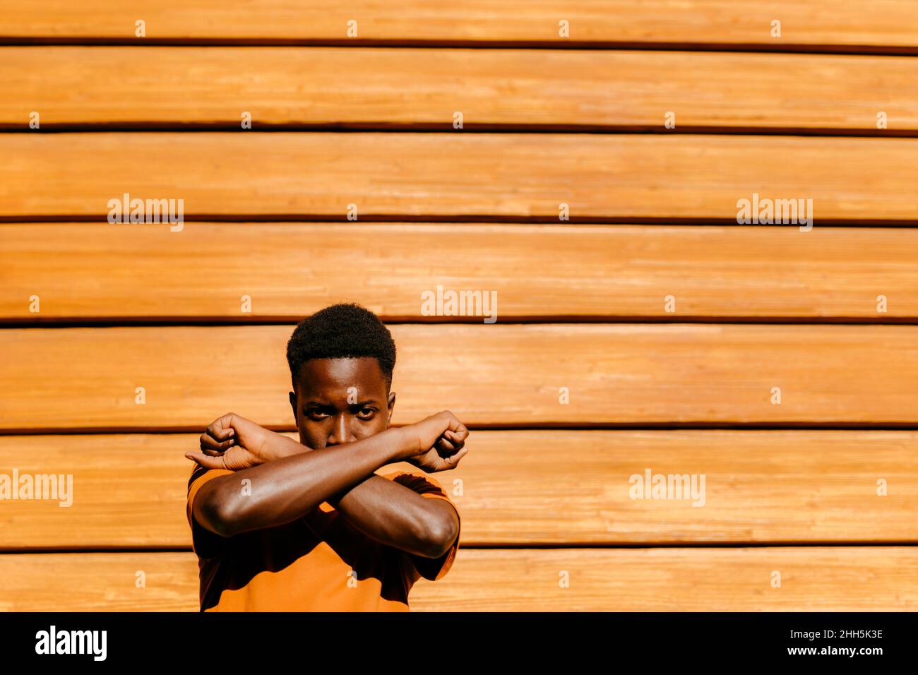 Hand sign wall hi-res stock photography and images - Alamy