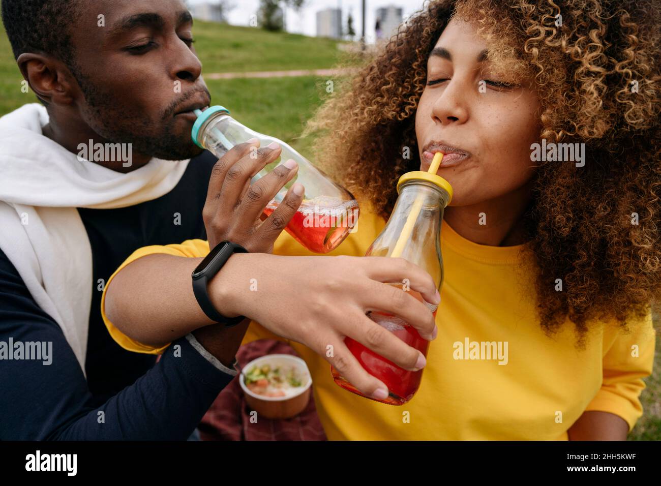 Drinking lemonade hi-res stock photography and images - Alamy