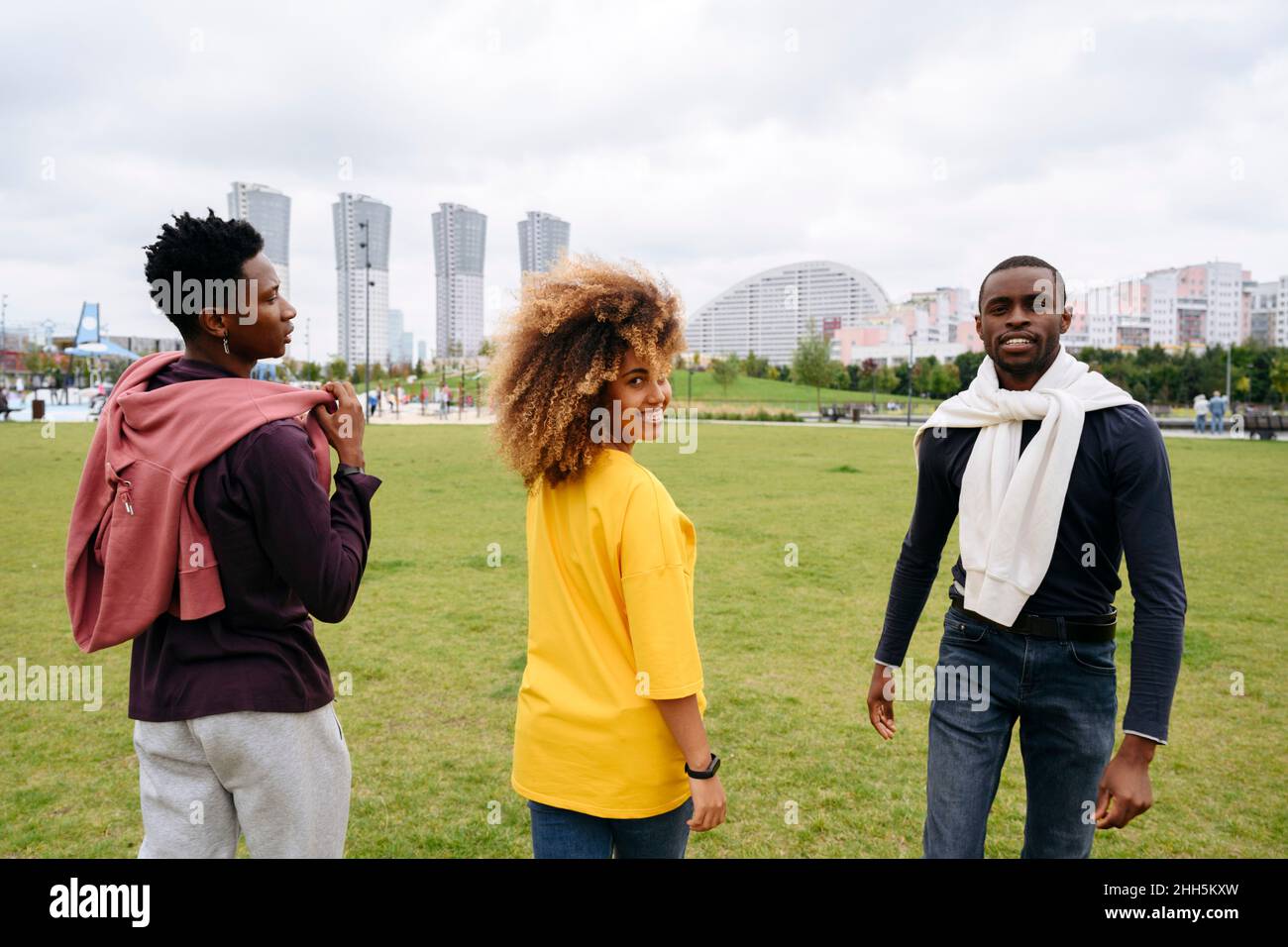 Walking with friends hi-res stock photography and images - Alamy