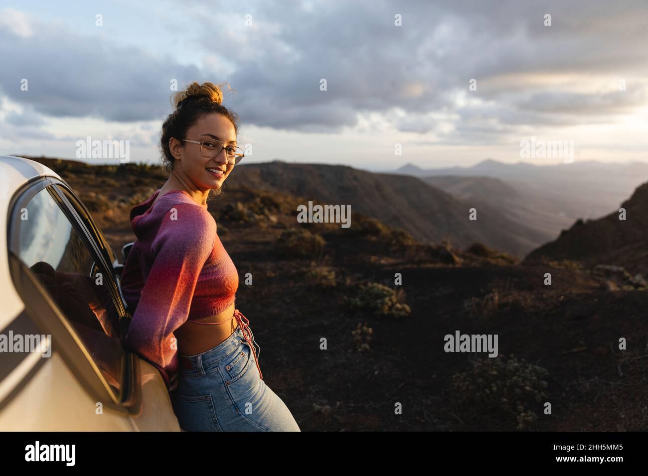 Leaning back on hands hi-res stock photography and images - Alamy