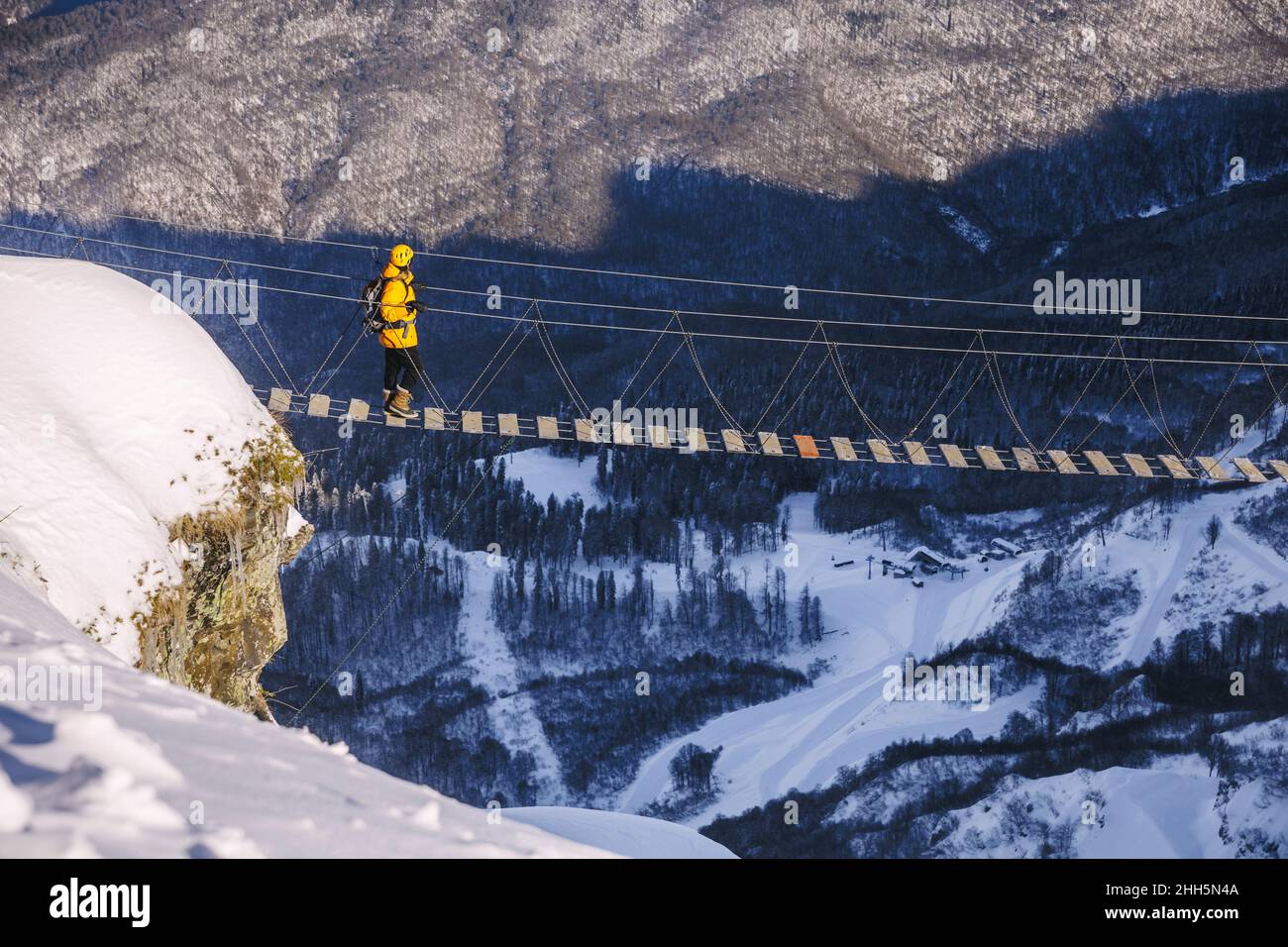 Side view bridge winter hi-res stock photography and images - Alamy