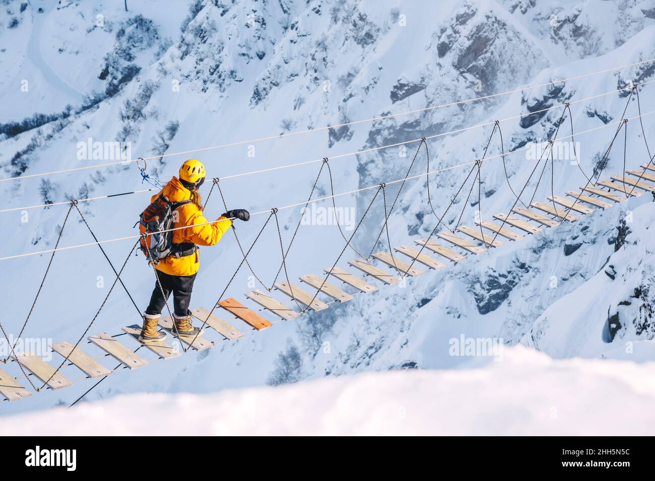 Rope bridge mountains hi-res stock photography and images - Alamy