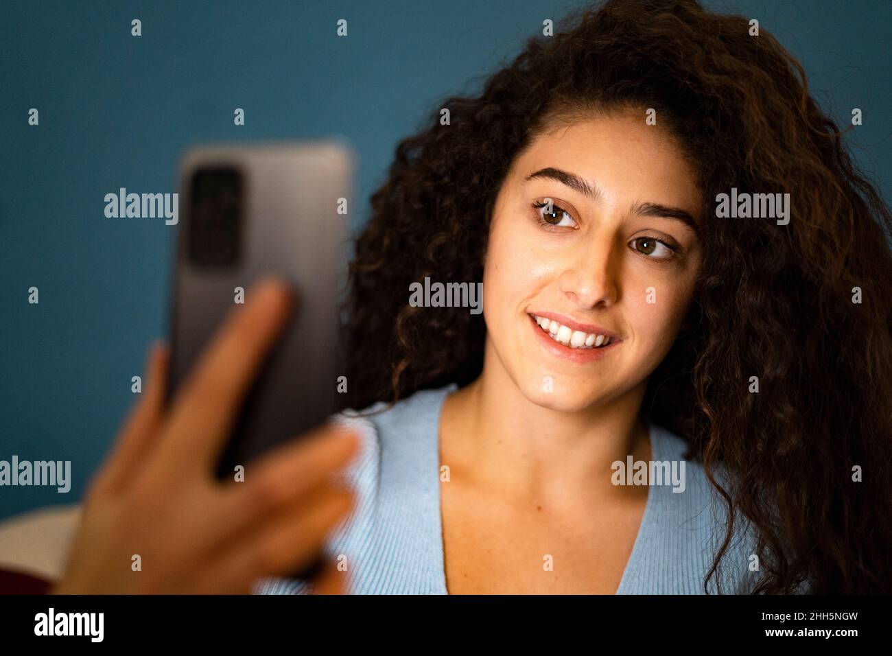 Selfie phone in front of face woman hi-res stock photography and images ...