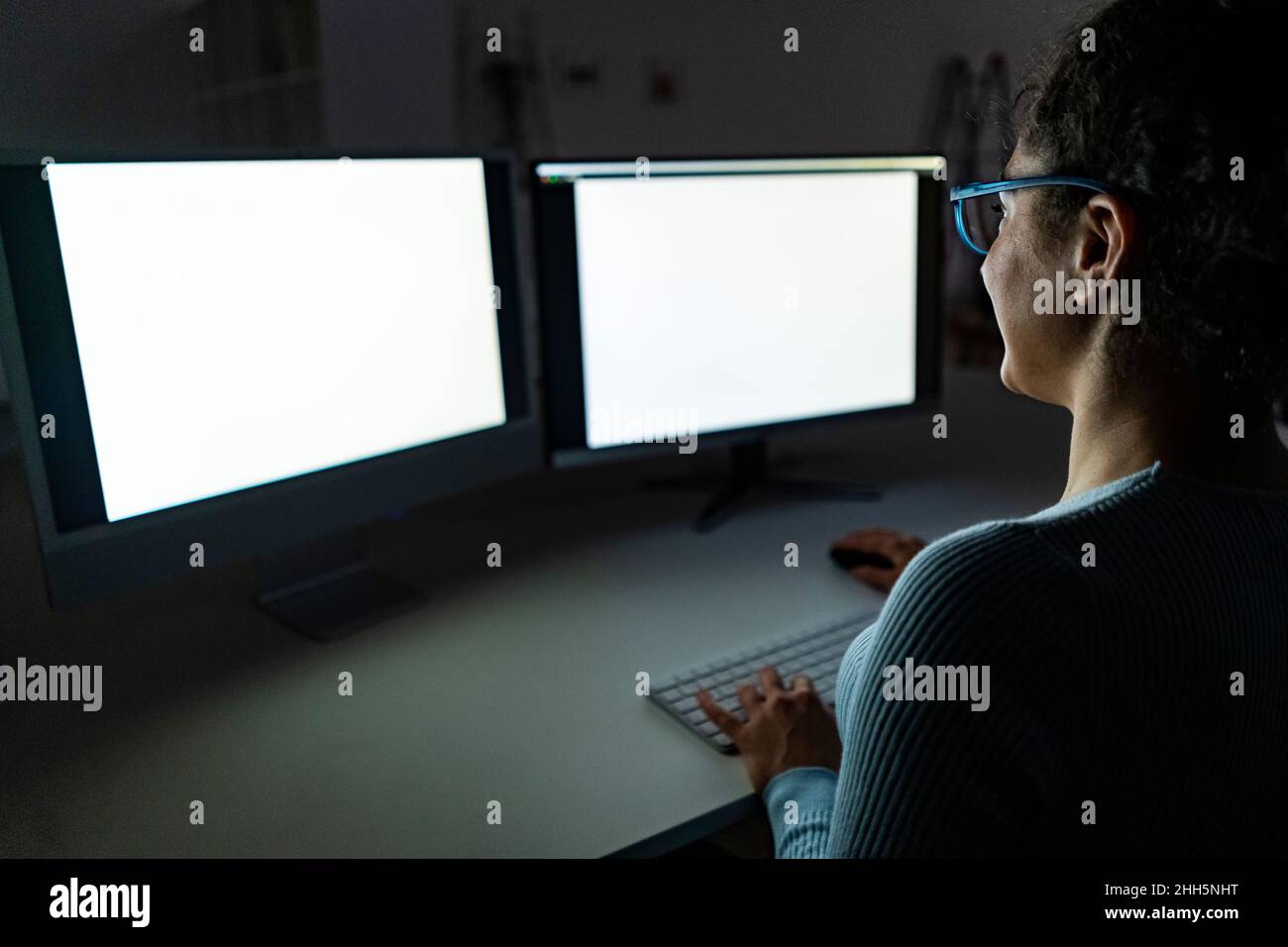 Using two monitors at home office hi-res stock photography and images - Alamy