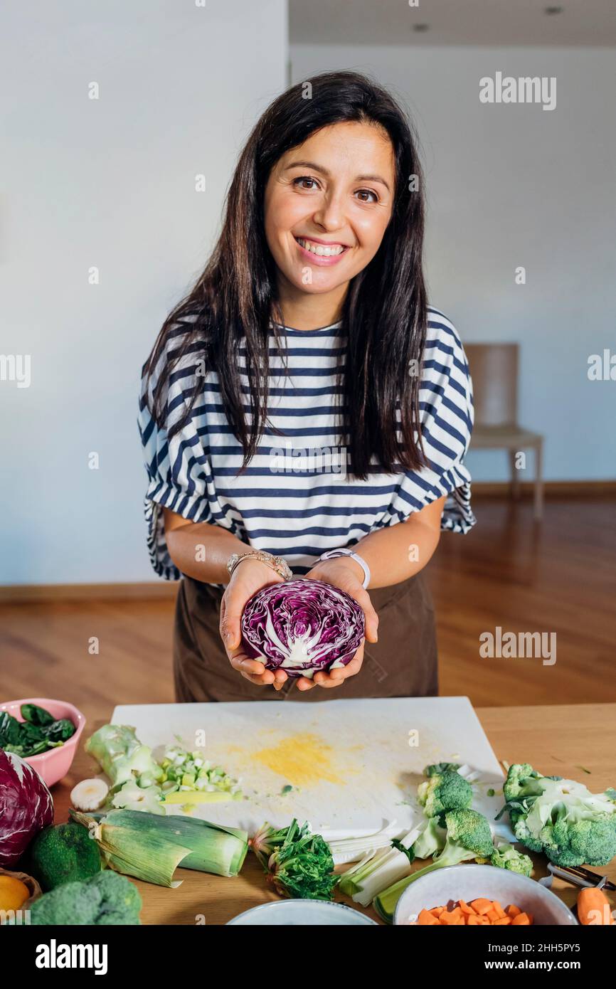 Cabbage woman hi-res stock photography and images - Alamy